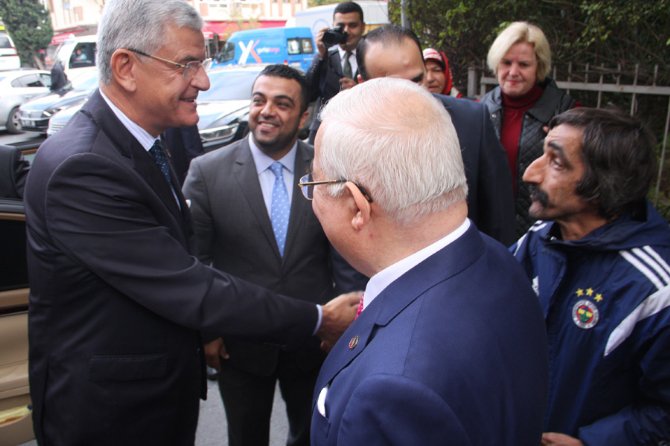 Rambo Okan eski bakanın önünü kesti ve... - Gündem Kıbrıs Gazetesi ...