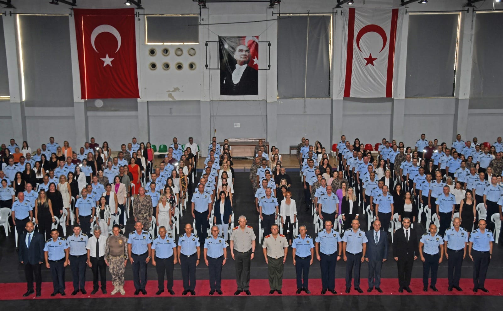 Terfi eden 145 polis mensubuna rütbeleri takıldı - Gündem Kıbrıs ...