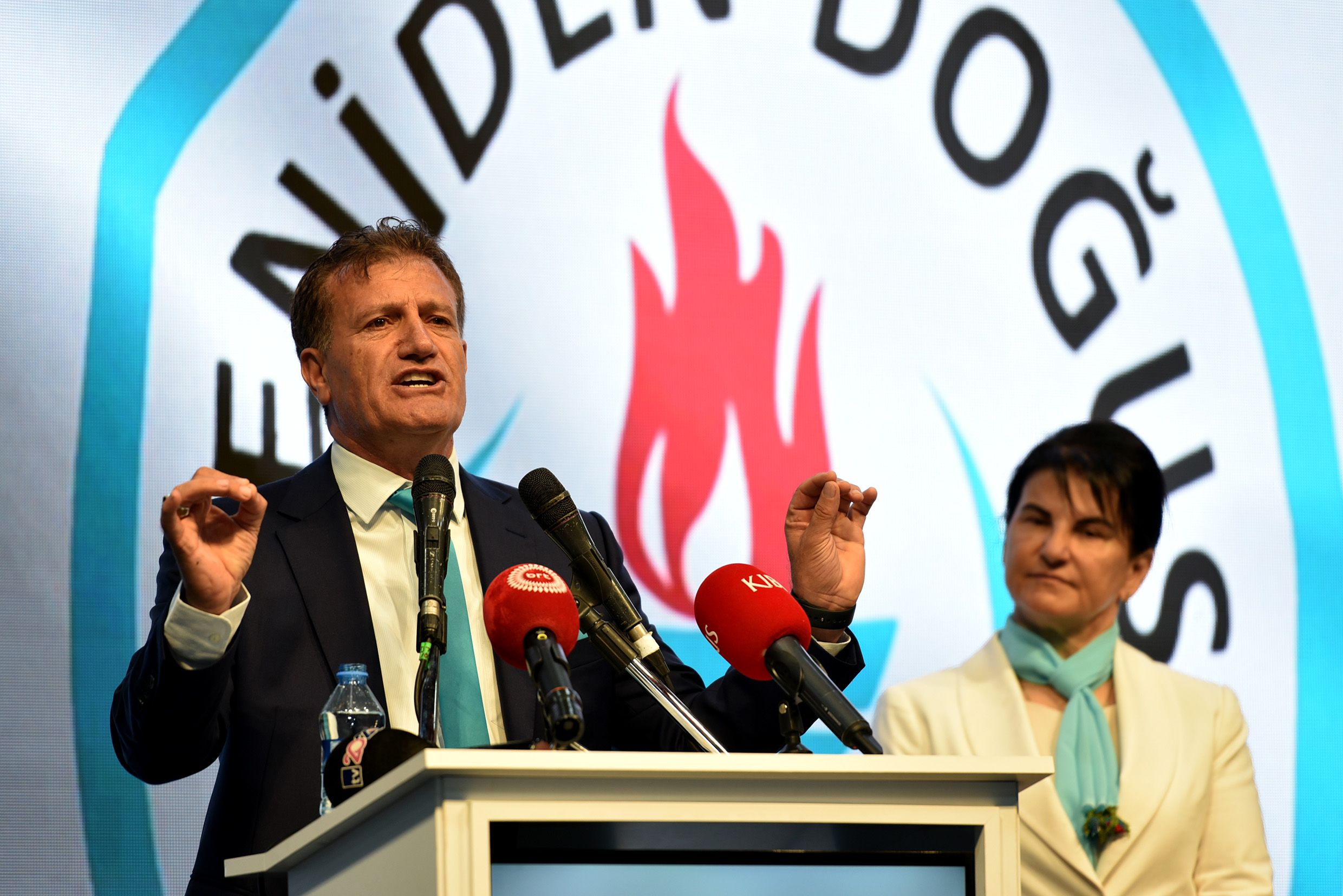 YDP'nin başkanı yeniden Arıklı! - Gündem Kıbrıs Gazetesi - Kıbrıs Haber